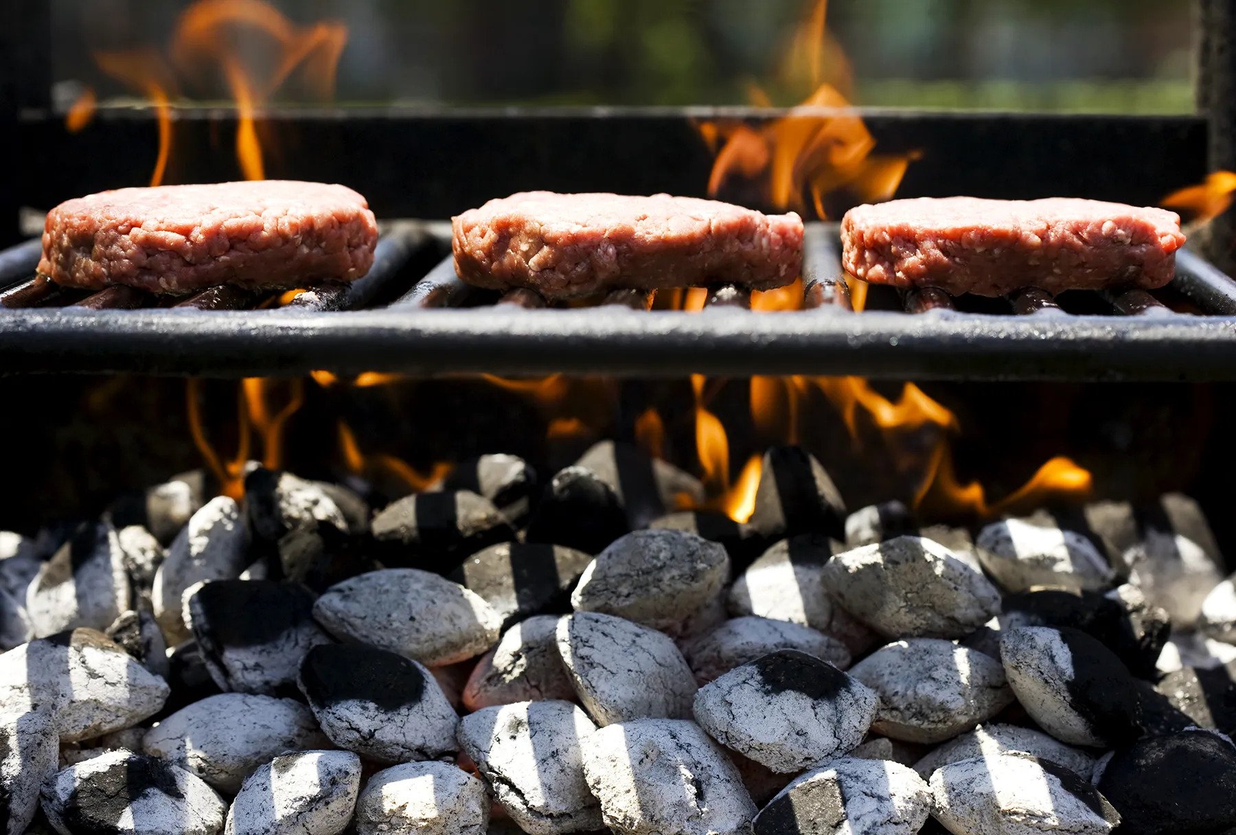 ΨΗΣΙΜΟ ΣΤΟ GRILL, ΠΩΣ ΝΑ ΑΠΟΦΥΓΕΤΕ ΤΙΣ ΚΑΡΚΙΝΟΓΟΝΕΣ ΟΥΣΙΕΣ; | Υγεία και ...