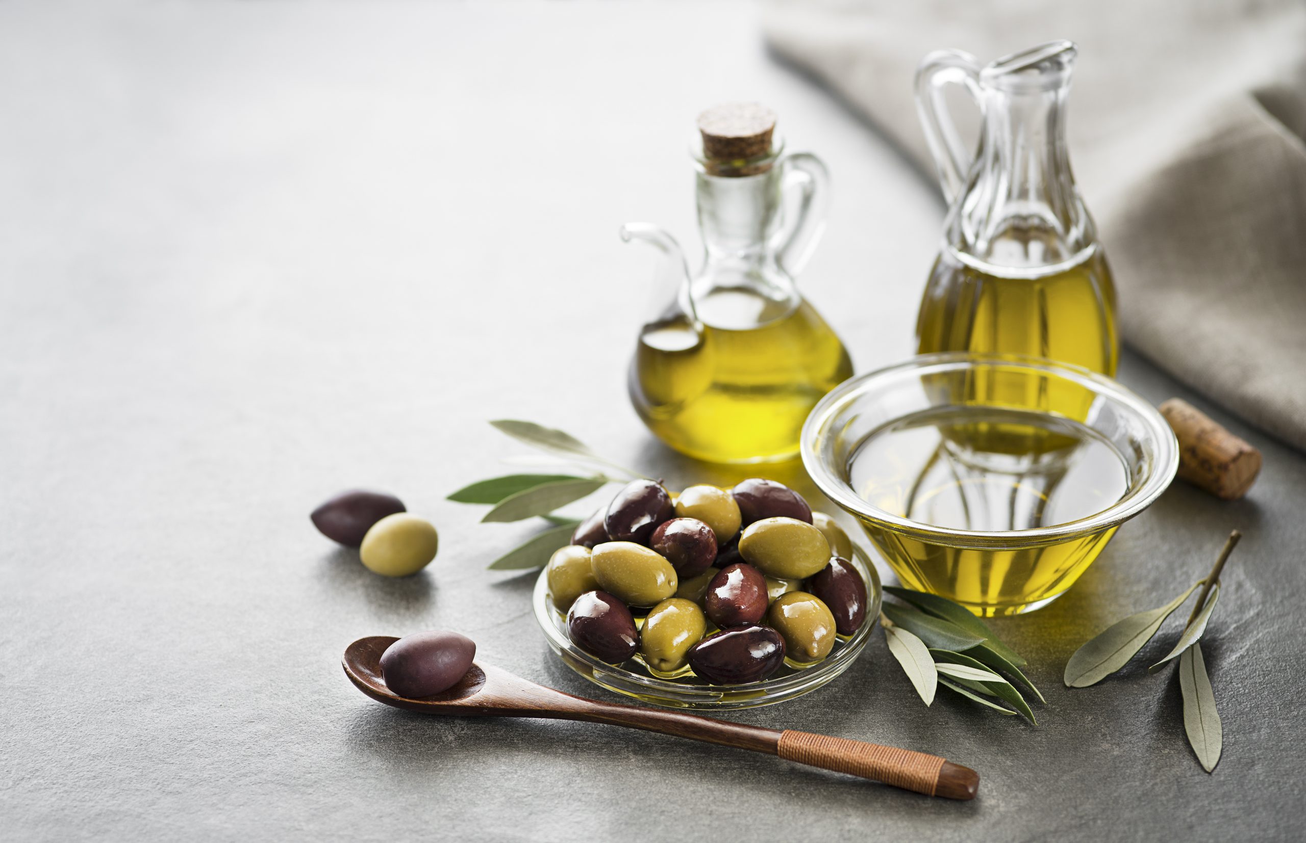 Πώς να χρησιμοποιήσουμε σωστά το ελαιόλαδο στο διατροφή μας; | Υγεία ...